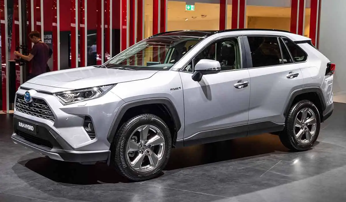 12 Vehicles for Family of 4 (Sedan, SUV, Truck, Minivan, EV) – RIDE + DRIVE