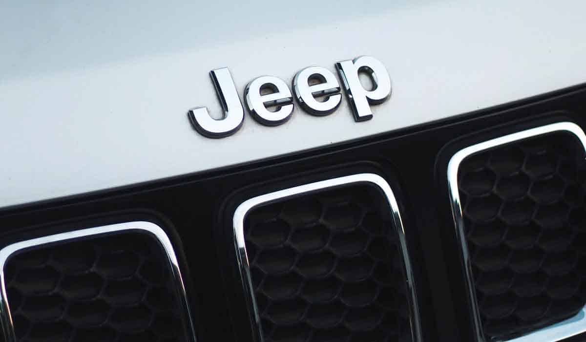 15 Automotive Brands with V8 Engines (+Latest Models List) – RIDE + DRIVE